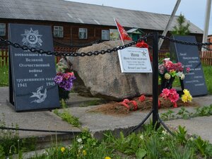 Мемориальный комплекс Землякам, погибшим в годы ВОВ 1941-1945 в пос. Камчуга (Vologda Region, Totemskiy munitsipalny okrug, posyolok Kamchuga), anıt, heykel  Vologodskaya oblastından
