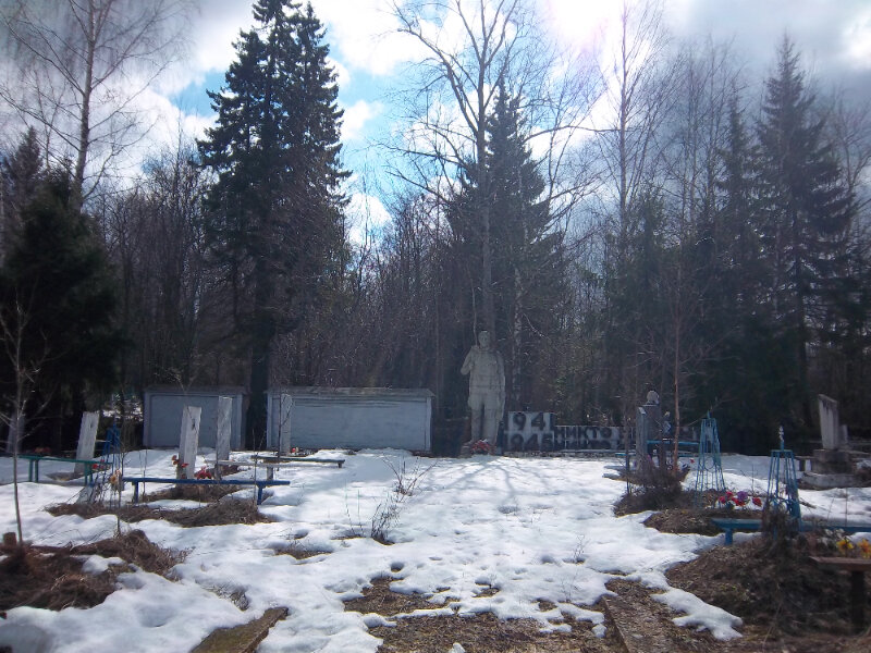 Anıt, heykel Мемориальный ансамбль на месте захоронения ветеранов-участников ВОВ, Permski krayı, foto