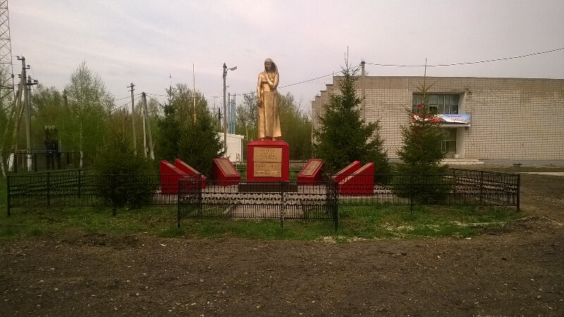 Anıt, heykel Скорбящая мать, Samarskaya oblastı, foto