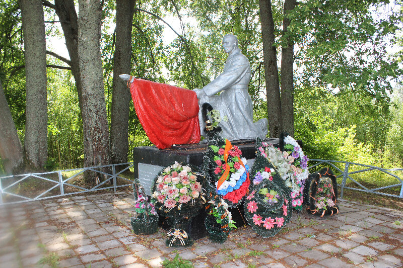 Anıt, heykel Братская могила в деревне Рибшево, Smolenskaya oblastı, foto