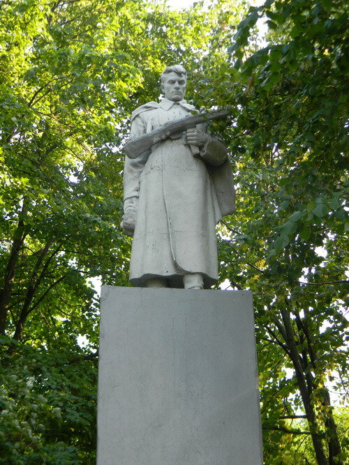 Anıt, heykel Братская могила воинов, Harkivska oblastı, foto