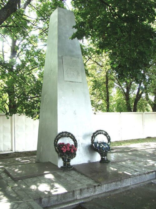 Anıt, heykel Обелиск убитым 4312 евреям, Luninets, foto