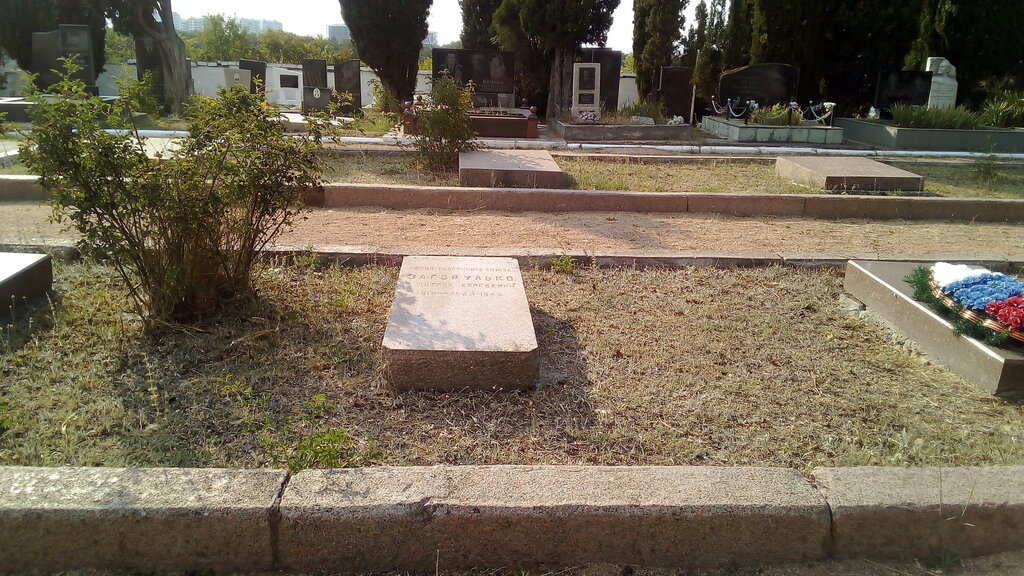 Ünlü kişilerin mezarları Герой Советского Союза Д.С. Загорулько, Sevastopol, foto