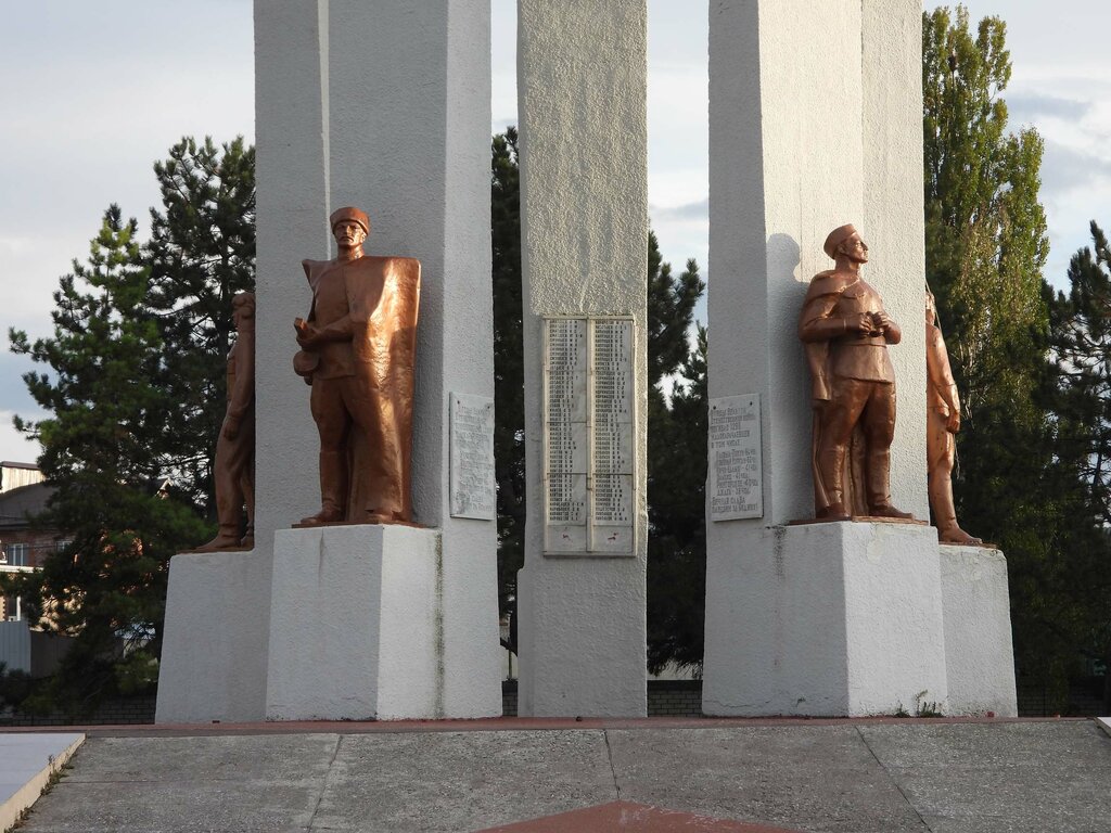 Anıt, heykel Вечный огонь, Karaçay‑Çerkez Cumhuriyeti, foto