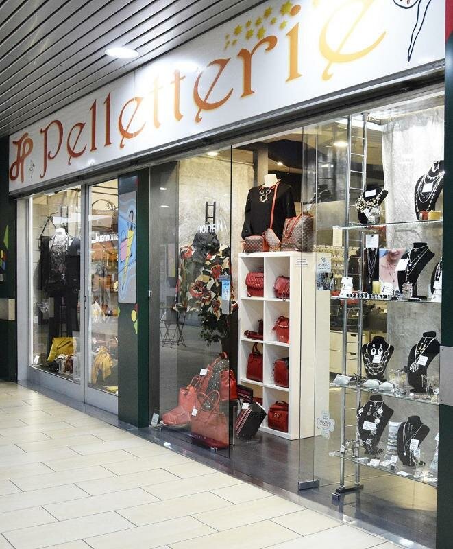 Alışveriş merkezleri Centro Commerciale La Piazzetta, Piyemonte, foto