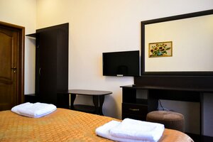 Yalos (улица 51-й Армии No:105Б, Симферополь), otel  Simferopol'dan (Akmescit'ten)