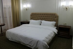 Plaza Hotel (Serke Kozhamkulov Street No:215/120, Almaty), otel  Almatı'dan