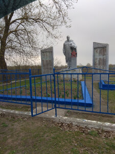 Братская могила 103-х воинов (Bryansk Region, Sevskiy rayon, Novoyamskoye selskoye poseleniye, selo Golyshina), anıt, heykel  Brianskaya oblastından