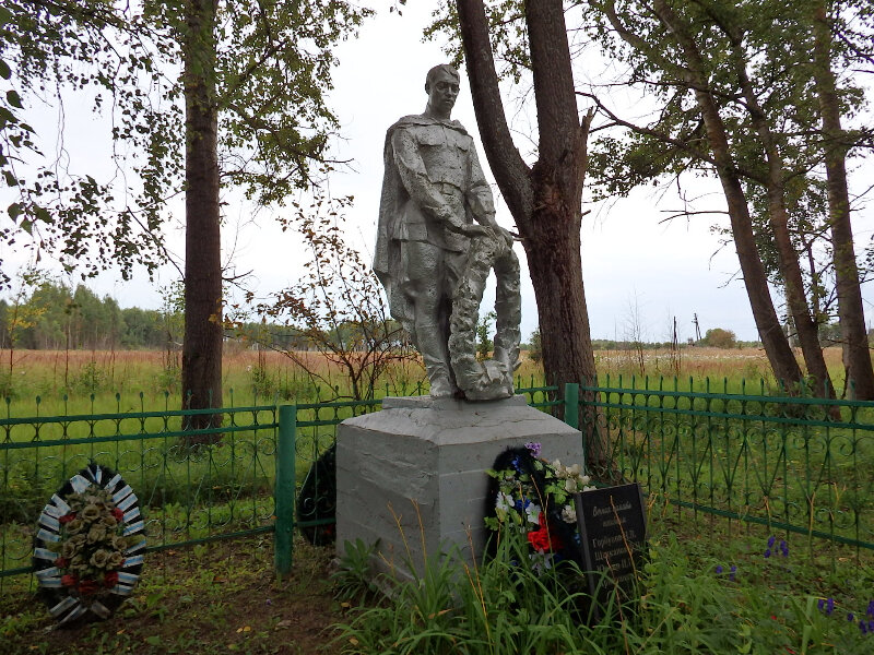Anıt, heykel Воинское захоронение д. Быково-Репинка, Tverskaya oblastı, foto