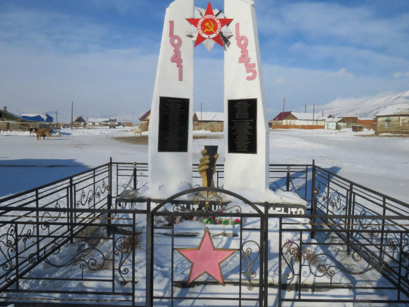 Anıt, heykel Обелиск односельчанам, павшим в Великой Отечественной войне, Altay Cumhuriyeti, foto