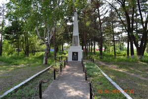 В честь воинов-односельчан, погибших в годы Великой Отечественной войны (Naberezhnaya ulitsa No:9, selo Bashmak), anıt, heykel  Yahudi Özerk Bölgesi'nden