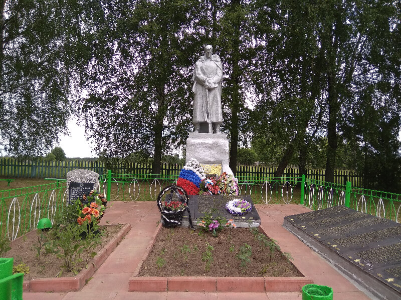 Anıt, heykel Воинское захоронение солдат, погибших в годы Великой Отечественной войны, Tverskaya oblastı, foto