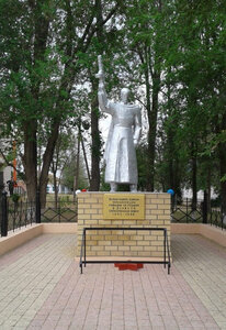 Вечная память воинам михайловцам, павшим за Родину в Великой Отечественной войне 1941-1945 годы (Astrakhan Region, Limanskiy District, selo Mikhaylovka, Kooperativnaya ulitsa), anıt, heykel  Astrahanskaya oblastından