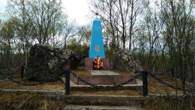 Anıt, heykel Братская могила, Murmanskaya oblastı, foto