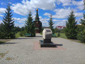 Мемориальный Сквер памяти и скорби в память об участниках Великой Отечественной войны, умерших от ран в омских госпиталях (Omsk, Kazachiy skver), anıt, heykel  Omsk'tan