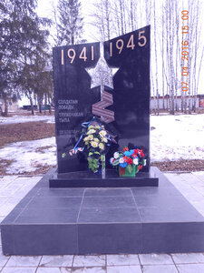 Участникам Великой Отечественной войны и труженикам тыла (Kostromskoy rayon, Serednyakovskoye selskoye poseleniye, derevnya Serednyaya), anıt, heykel  Kostromskaya oblastından