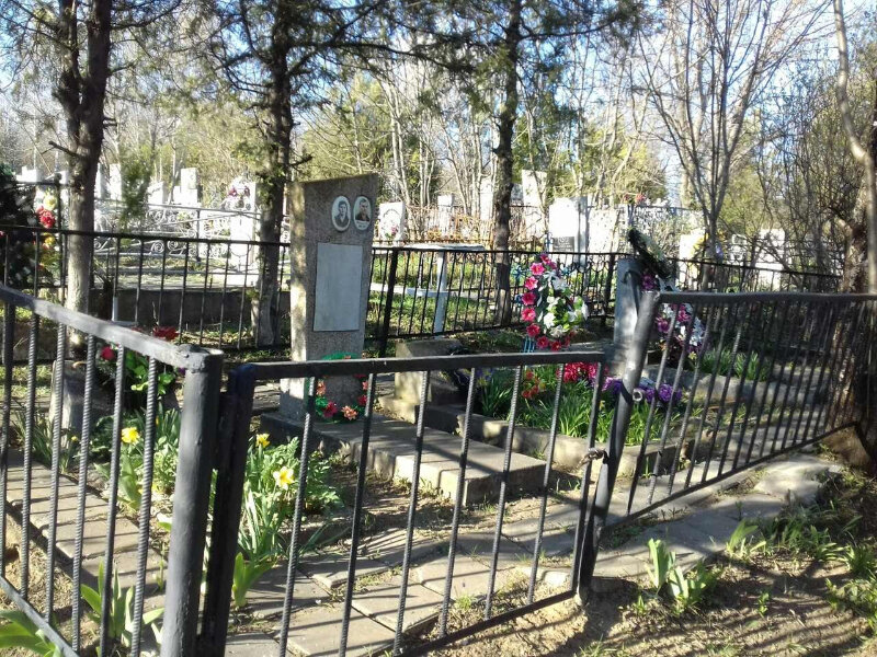 Anıt, heykel Братская могила мирных жителей – жертв фашистского террора, Stary Krym (Eski Kırım), foto