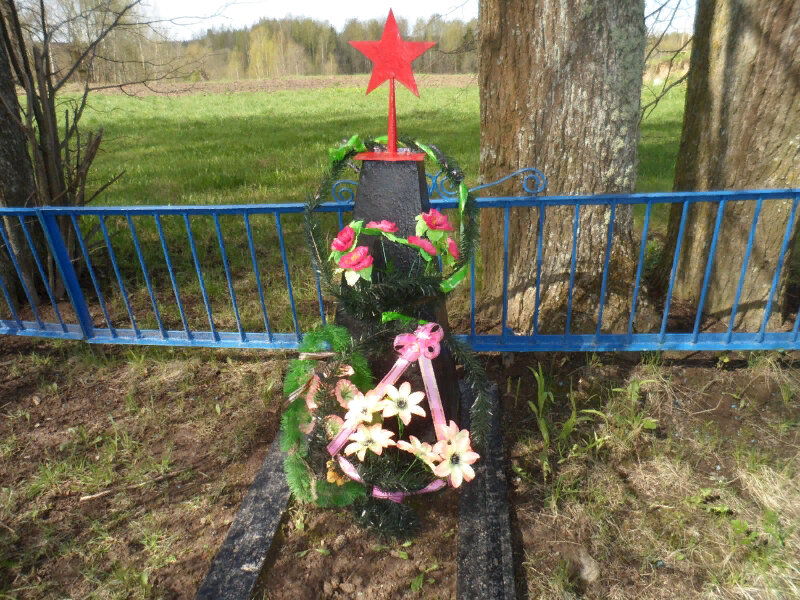 Anıt, heykel Братское захоронение советских воинов, Smolenskaya oblastı, foto