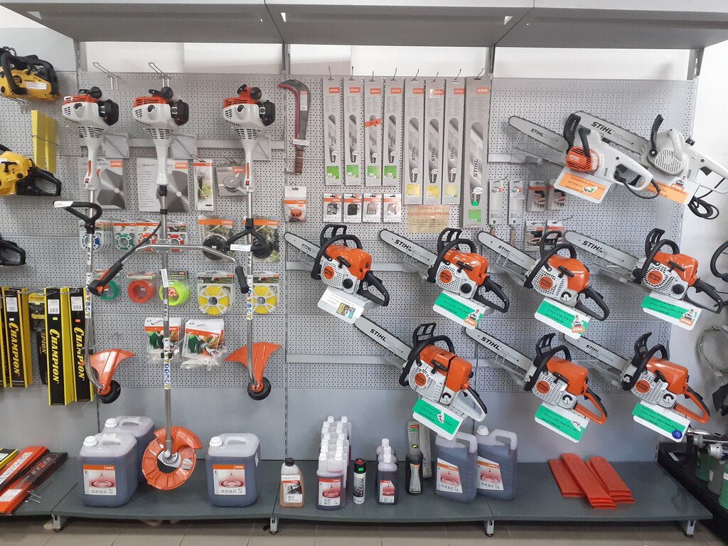 Elektrik ve benzinle çalışan aletler Berezka, Kirovskaya oblastı, foto