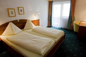 Hotel Kristall (Tyrol, Imst, Dorfstraße, 60), otel  Sankt Anton am Arlberg'den