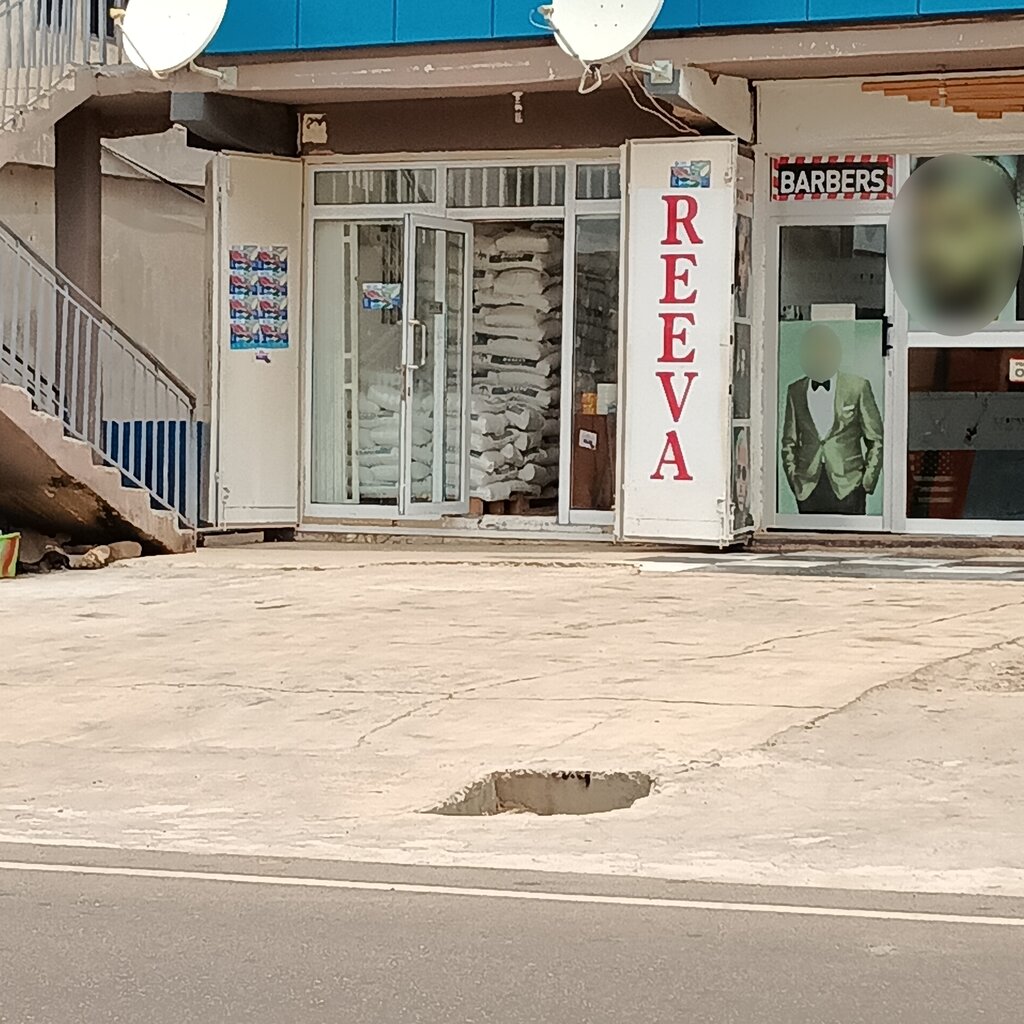 Giyim mağazası Reeva Services Ltd., Dünya, foto