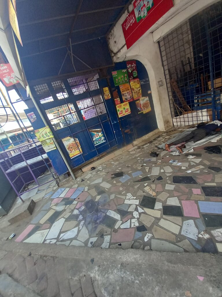 Yiyecek otomatı Connie A. Trading, Akra, foto