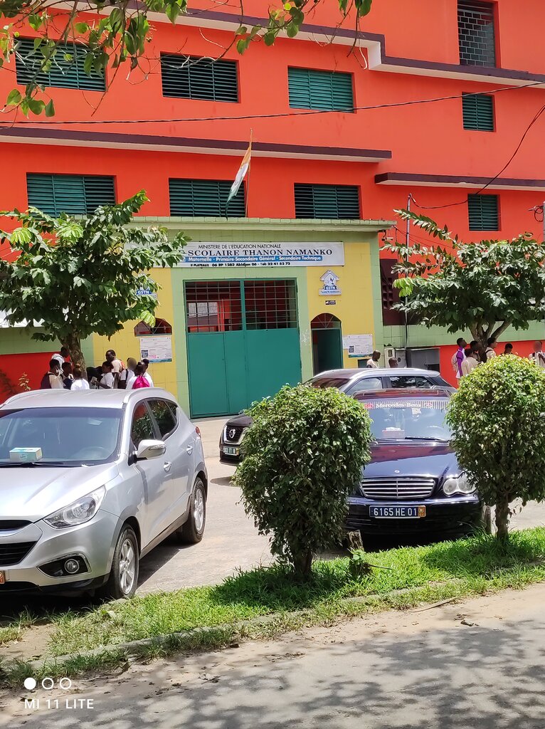 Özel okul Groupe Scolaire Thanon Namanko, Abican, foto