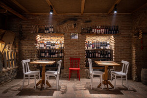 Red&Wine (Revaz Tabukashvili Street No:43, Tbilisi), restoran  Tiflis'ten