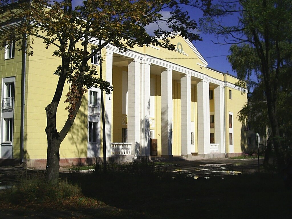 Kültür merkezleri Kulturno-molodezhny tsentr, Baltiysk, foto