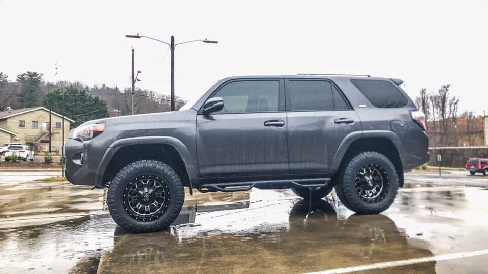 Jant ve lastikçiler JJ’s Tire & Wheel, Kuzey Carolina Eyaleti, foto