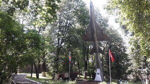 Истребитель МиГ-21 от благодарных лётчиков - сотрудникам госпиталя (Moscow, Sokolniki Park), teknoloji anıtı  Moskova'dan
