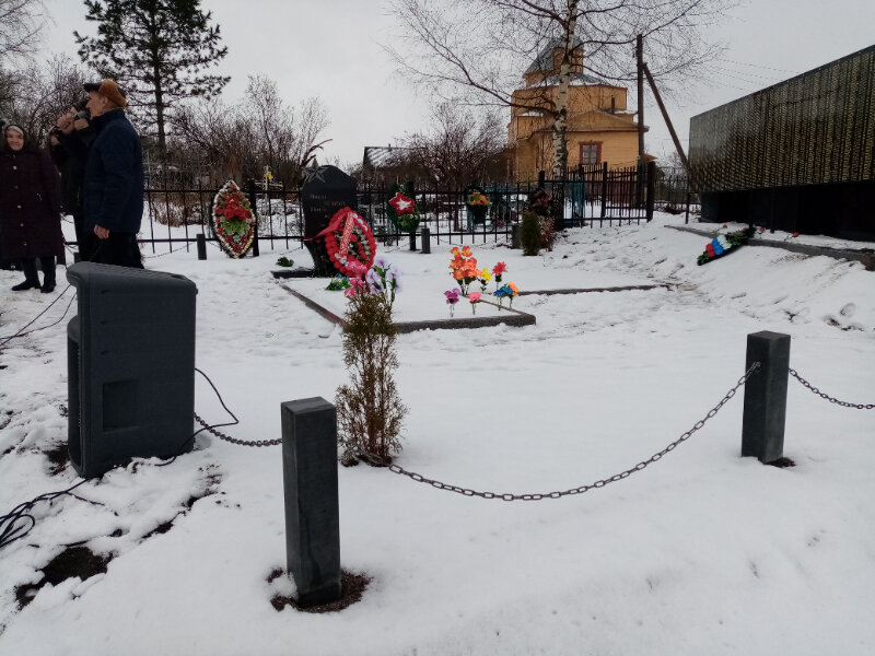 Anıt, heykel Братская могила советских воинов, Novgorodskaya oblastı, foto