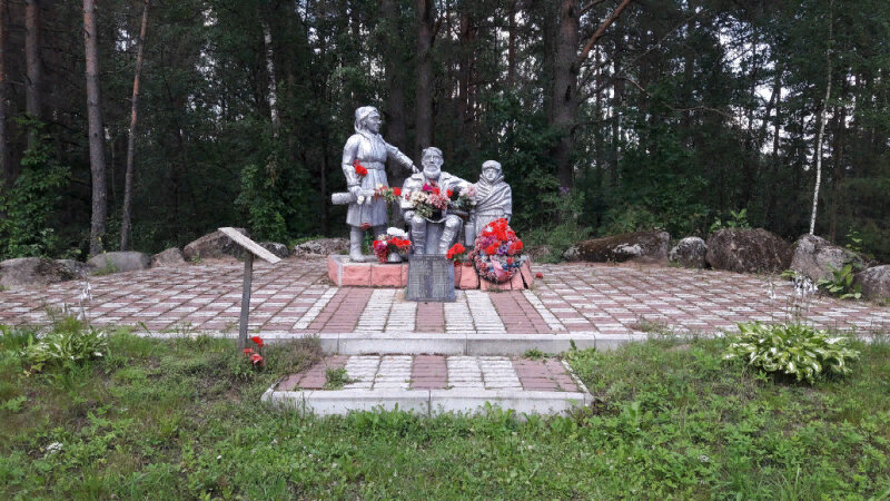 Anıt, heykel В честь погибших в Великую Отечественную войну, Saint‑Petersburg ve Leningradskaya oblastı, foto