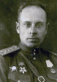 Anıt levhası, anıt taş Михаилу Константиновичу Власову, Vologda, foto