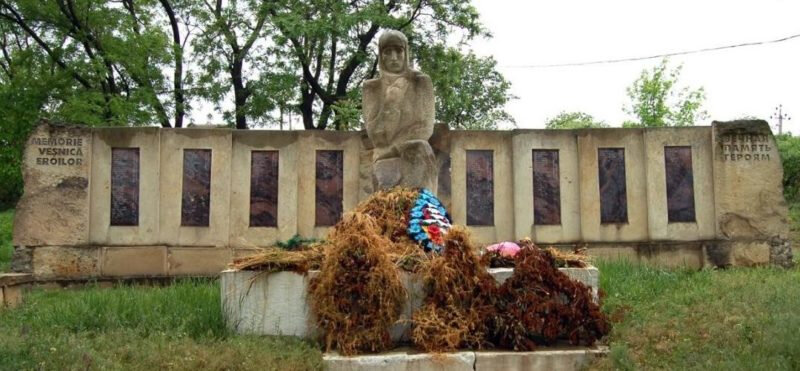 Anıt, heykel Братская могила воинов, Stefan Voda Bölgesi, foto