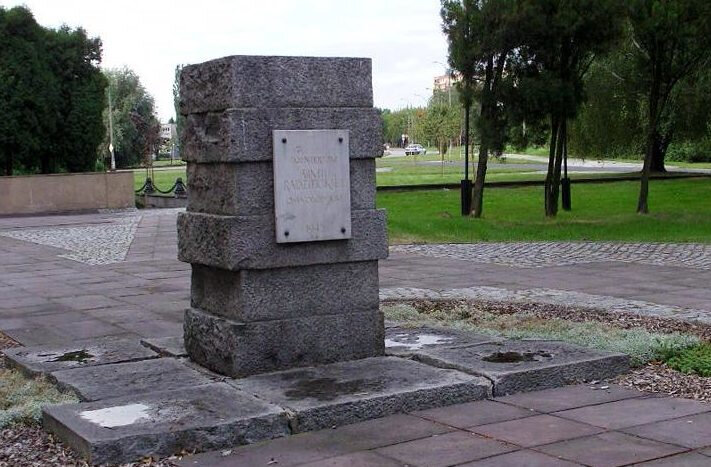 Anıt, heykel Солдатам-освободителям, Oswiecim, foto