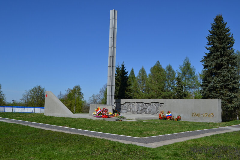 Anıt, heykel Воинам-землякам, погибшим в годы Великой Отечественной войны, Alatyr, foto