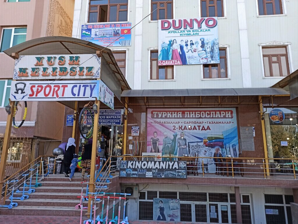 Giyim mağazası Ayollar liboslari, Nemengan, foto