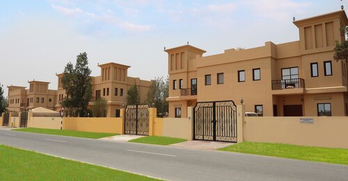 Adlandırılmış bina Uniestate Mansion, Dubai, foto