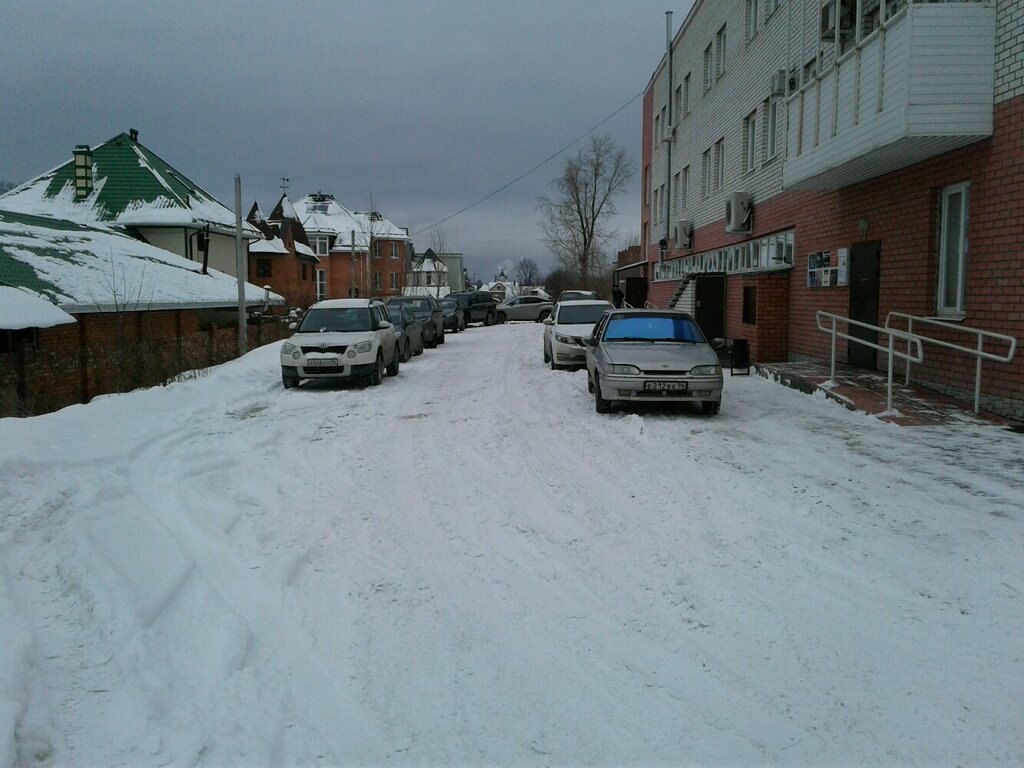 Otoparklar Parking lot, Nijni Tagil, foto