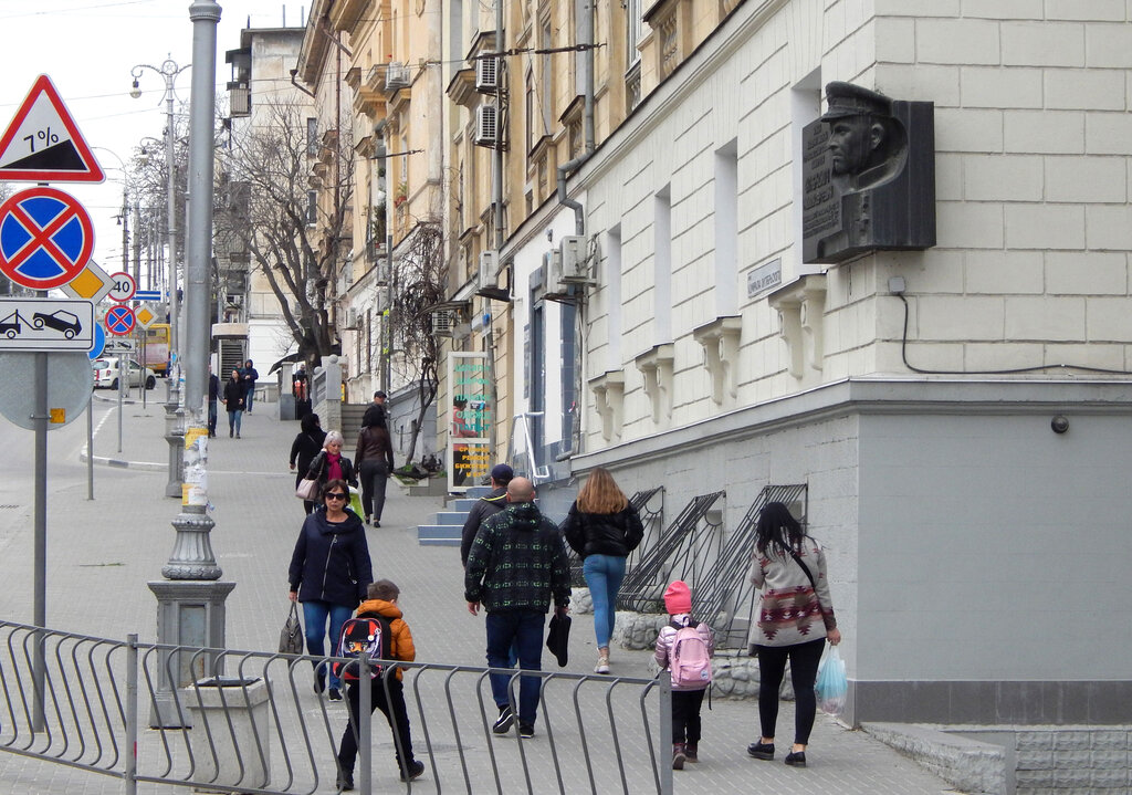 Anıt, heykel Ф.С. Октябрьский, Sevastopol, foto