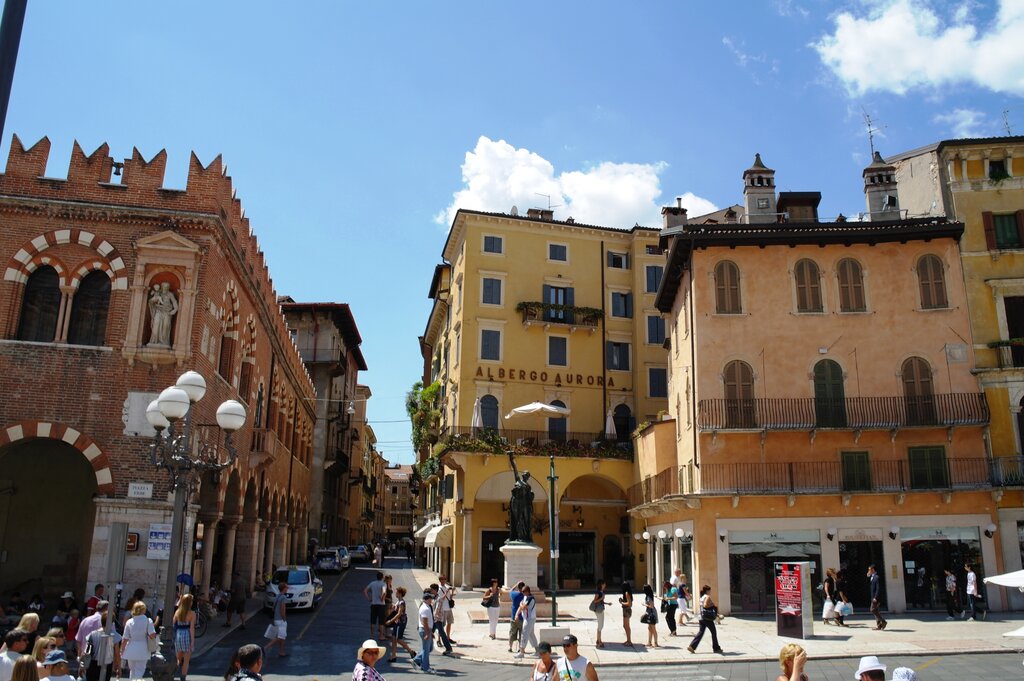 Turistik yerler Piazza della Erbe, Verona, foto
