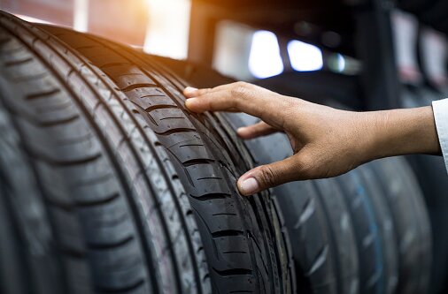 Otomobil yedek parçaları Inversiones Rines La Nacional, Bogota, foto