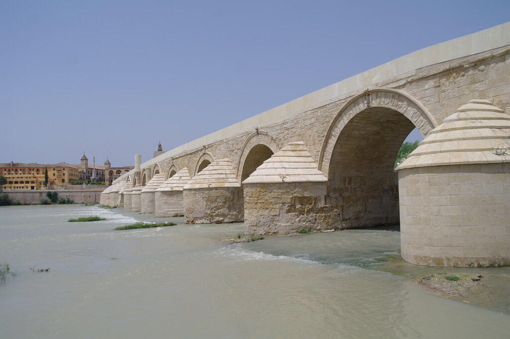 Turistik yerler Puente Romano de Córdoba, Córdoba, foto