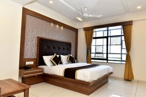 New Empire Hotel (State of Gujarat, Ahmedabad, Vejalpur), otel  Ahmadabad'dan
