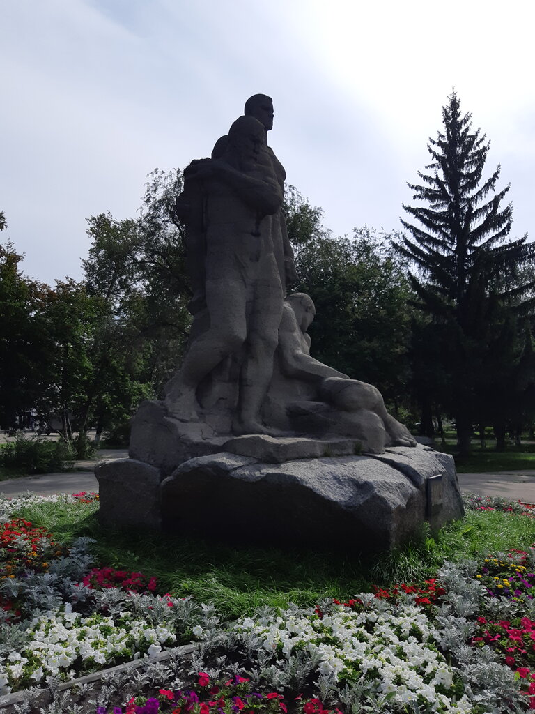 Anıt, heykel Борцам за революцию, Kopeysk, foto
