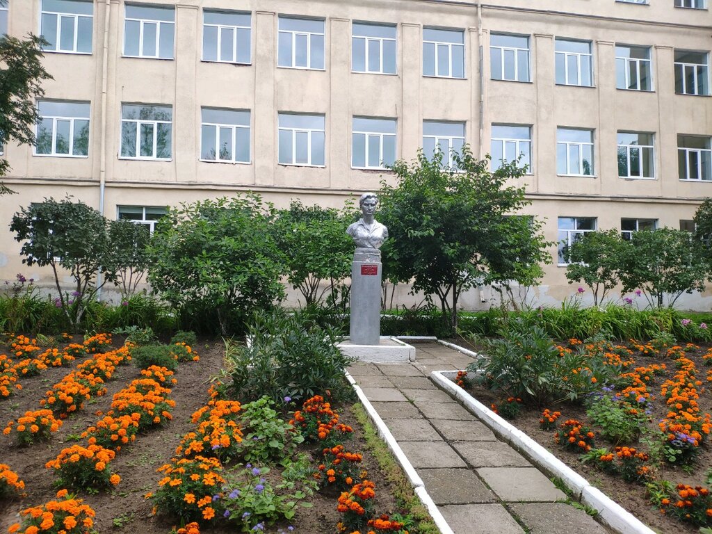 Anıt, heykel Бюст З.А. Космодемьянской, Izhevsk, foto