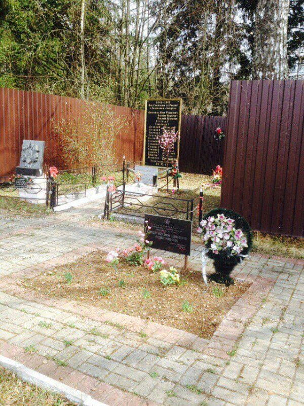 Anıt, heykel Братское захоронение, Kalujskaya oblastı, foto