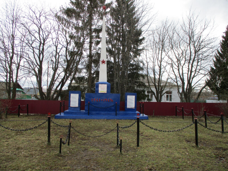 Anıt, heykel Погибшим воинам в ВОВ 1941-1945 гг., Nijegorodskaya oblastı, foto