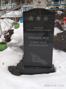 Памятник на месте захоронения полного кавалера ордена Славы Александра Демьяновича Никипелова (Primorye Territory, Khorolskiy munitsipalny okrug, selo Sivakovka), anıt, heykel  Primoriye'den